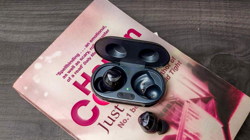 6 Best Samsung Galaxy Buds 2 Pro Cases and Covers - Guiding Tech