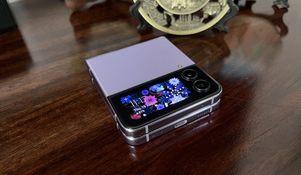 How to Flip Camera While Recording Videos on Android or iPhone