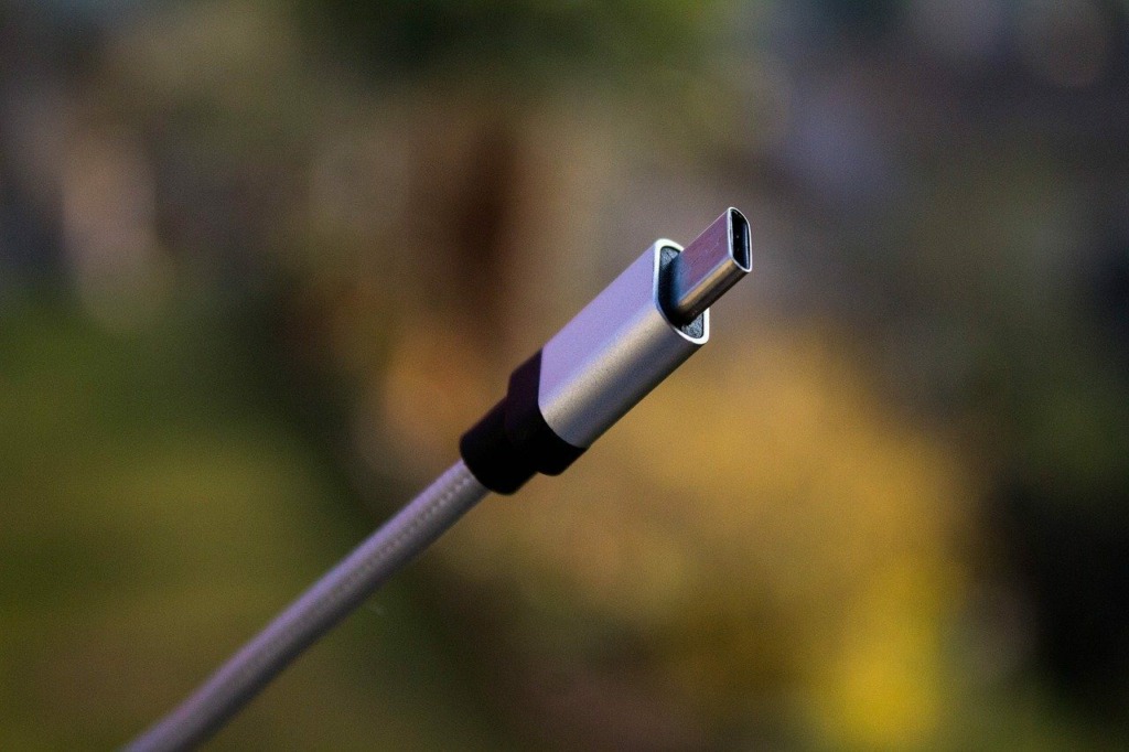 6 Best USB-C to DisplayPort Cables That You Can Buy