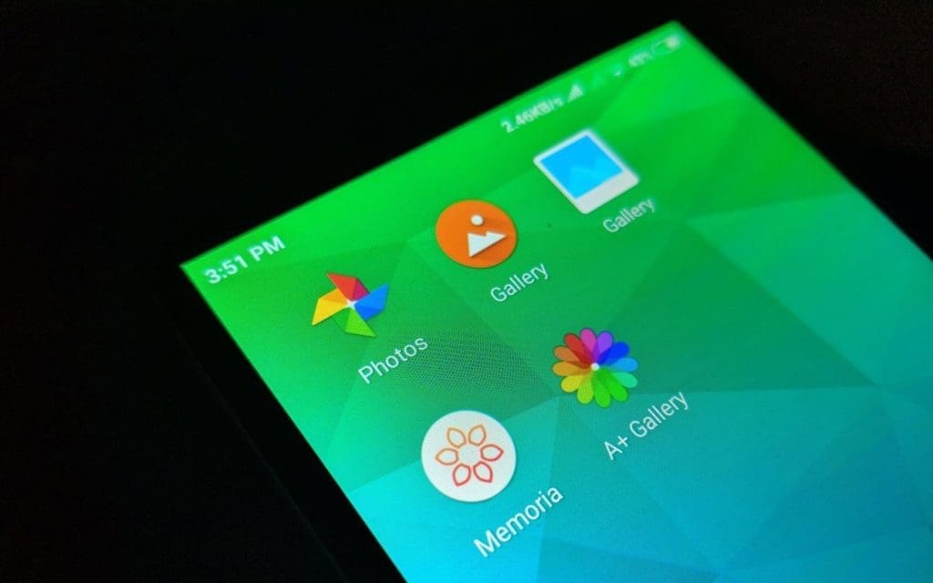 Google Photos vs Gallery App - What's the Difference?