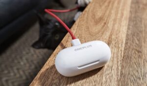 Top 5 Wireless Earbuds With Long Battery Life - Guiding Tech