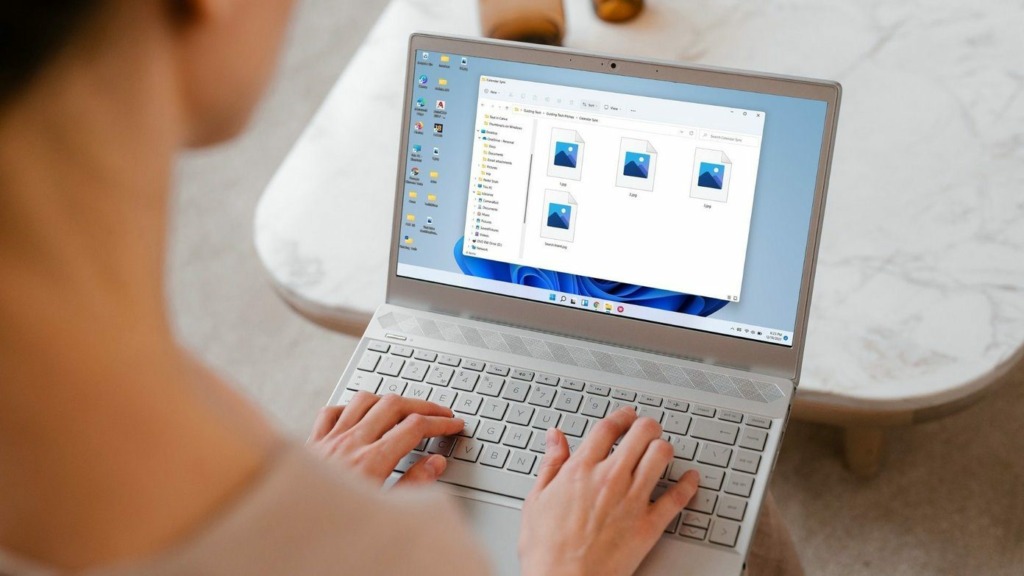 9 Cool Tips and Tricks for Dual Monitor Setups on Windows 10