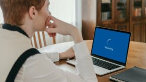 Top 6 Ways to Fix Windows 11 Stuck on Restarting Screen - Guiding Tech