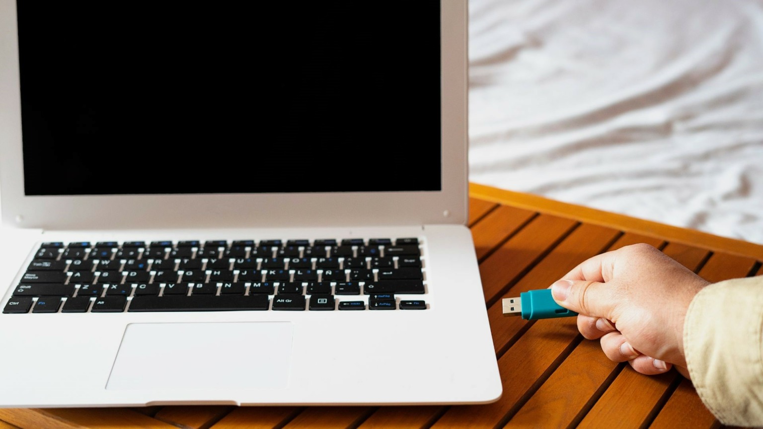 Top 6 Ways to Safely Eject a USB Drive on Windows 11 - Guiding Tech