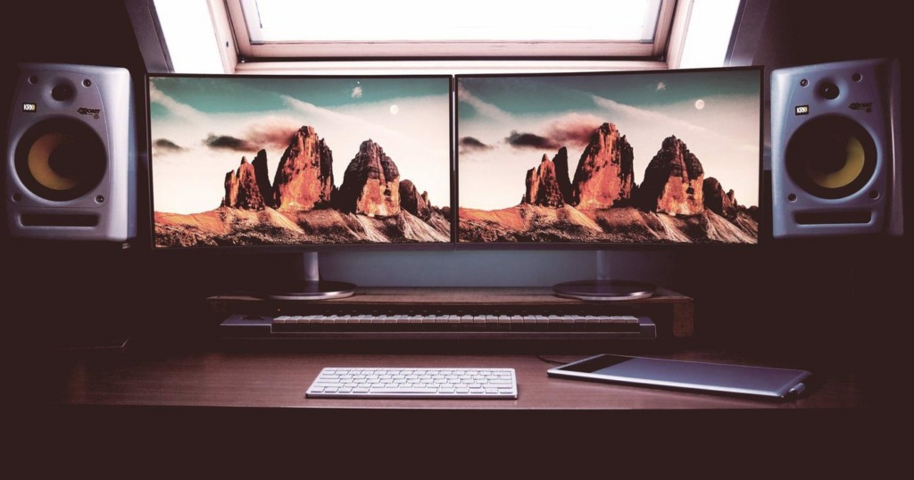 9 Cool Tips and Tricks for Dual Monitor Setups on Windows 10