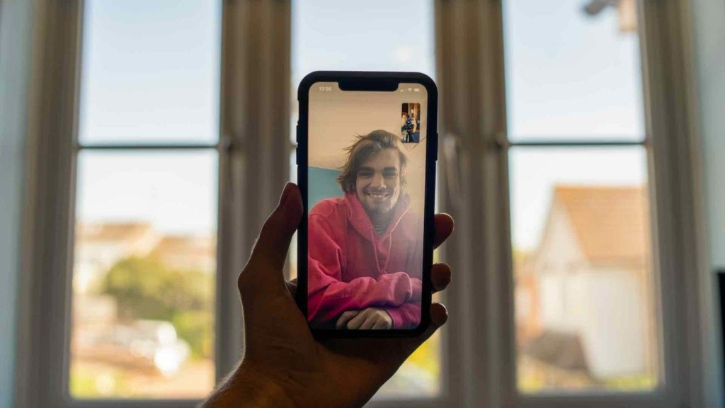 Top 8 FaceTime Tips and Tricks for iPhone and iPad - Guiding Tech