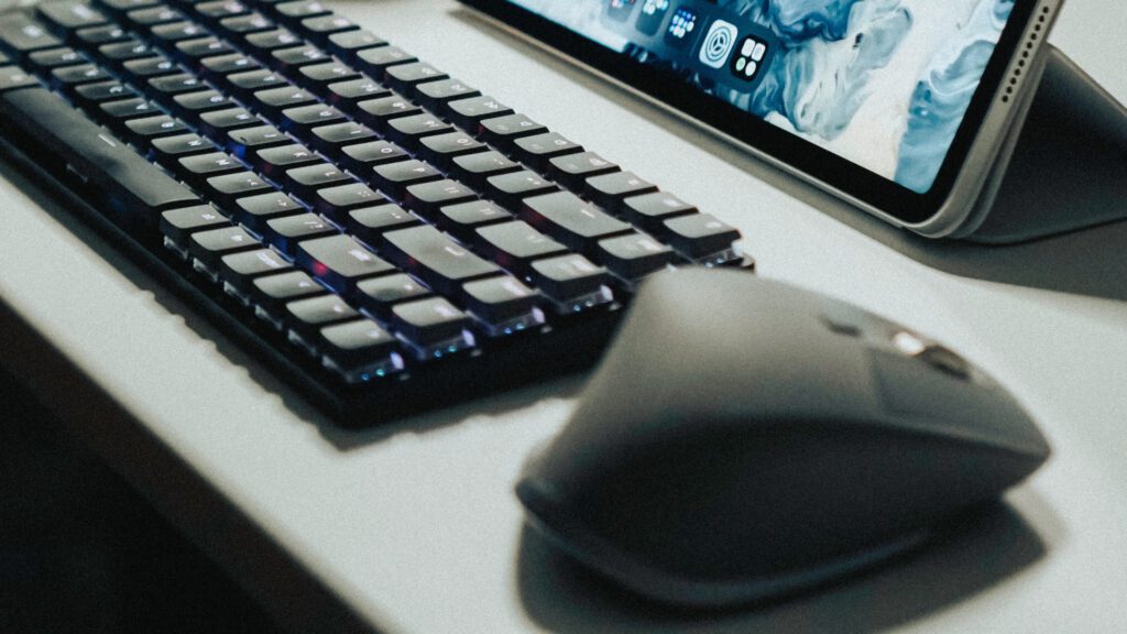 How to Use a Mouse With Your iPhone - Guiding Tech