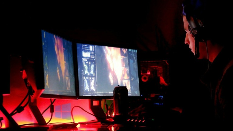 How to Close Your Laptop and Use External Monitor on Windows - Guiding Tech